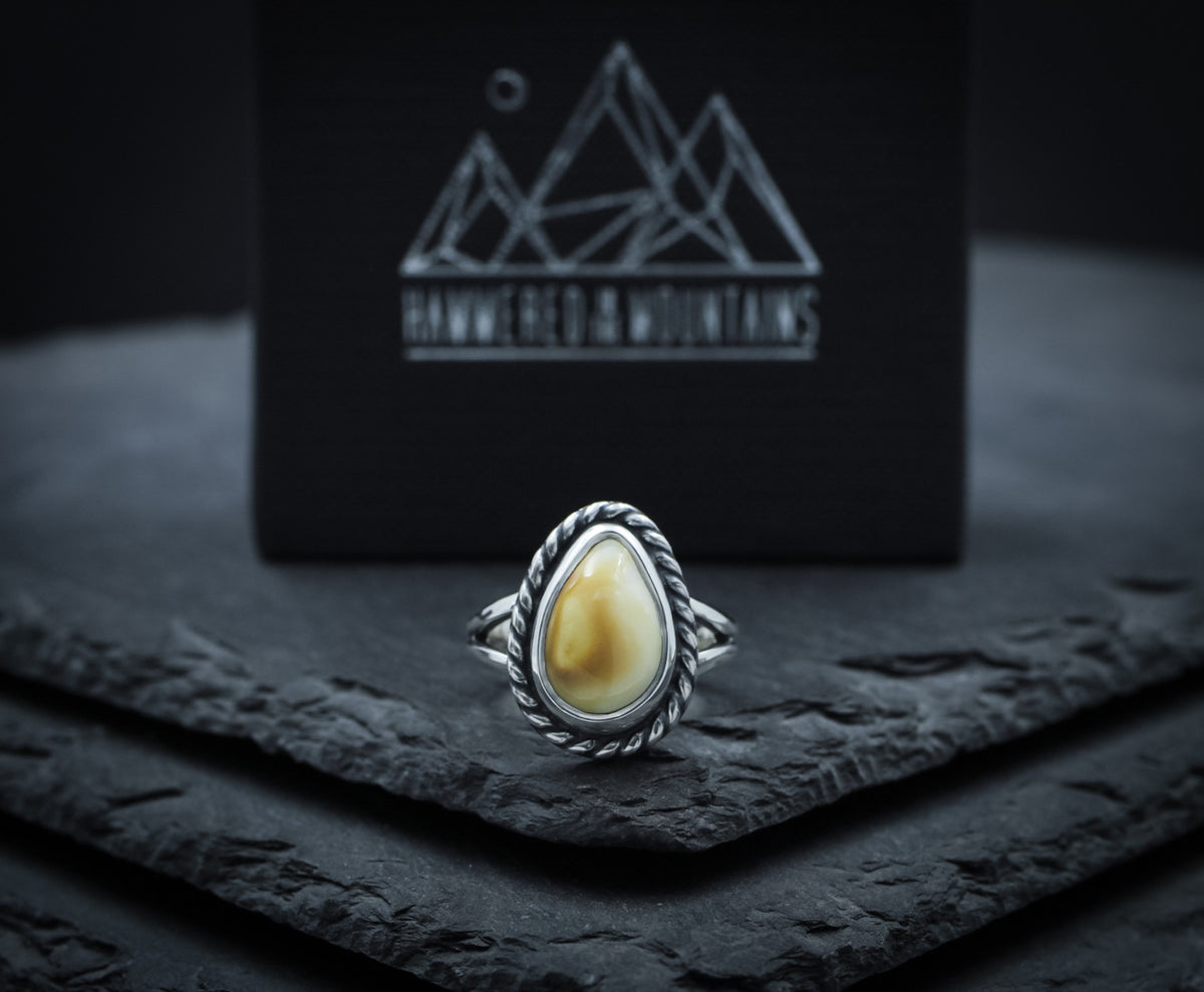 Elk Ivory Ring • Rope Border • Split Shank Band – Hammered In The Mountains